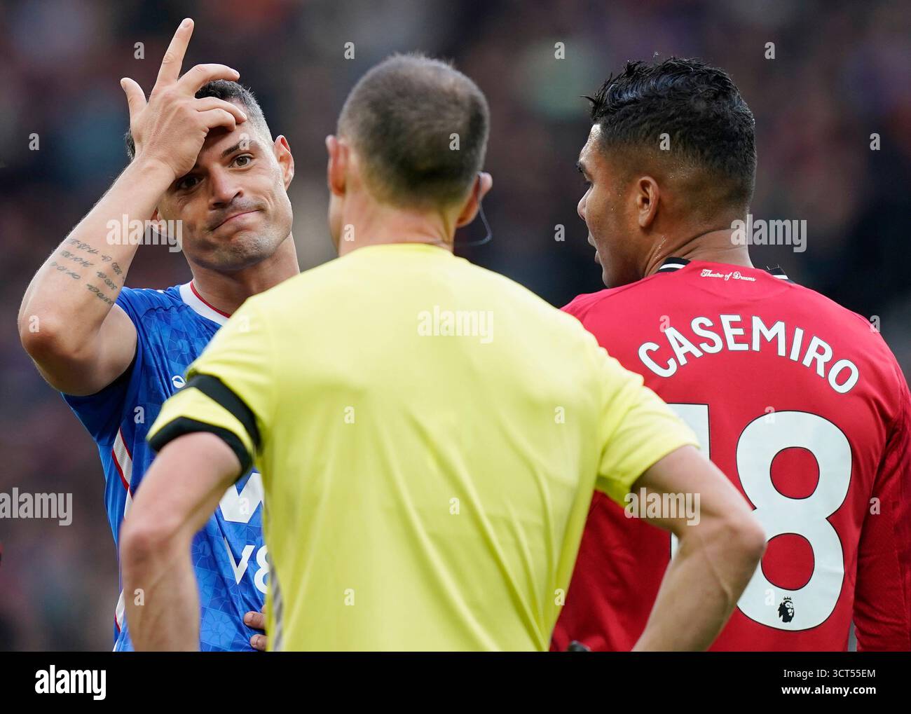 Manchester, England, 4th October 2025. Granit Xhaka of Sunderland (L ...