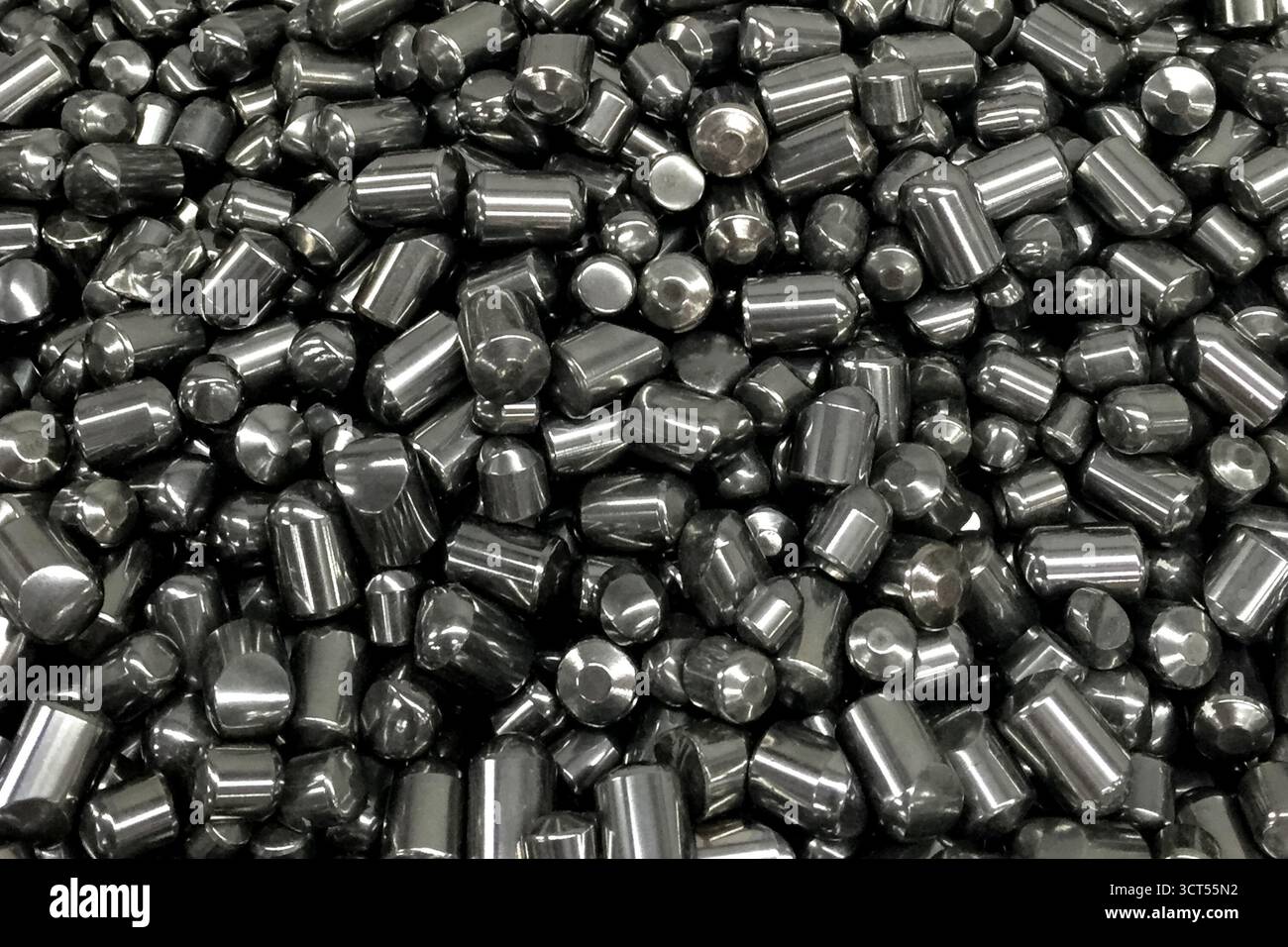 Tungsten cylinders. Ingots of tungsten in a pile Stock Photo - Alamy