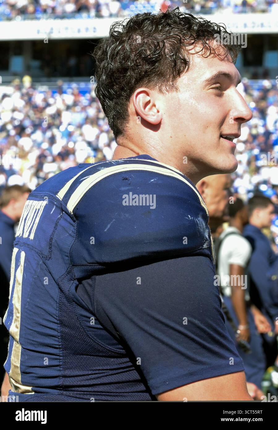 ANNAPOLIS, MD - OCTOBER 04: Navy Midshipmen quarterback Blake Horvath ...