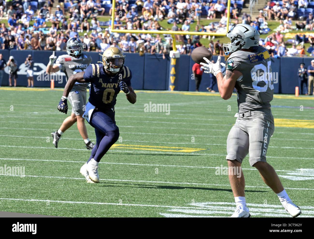 ANNAPOLIS, MD - OCTOBER 04: Air Force Falcons tight end Bruin ...