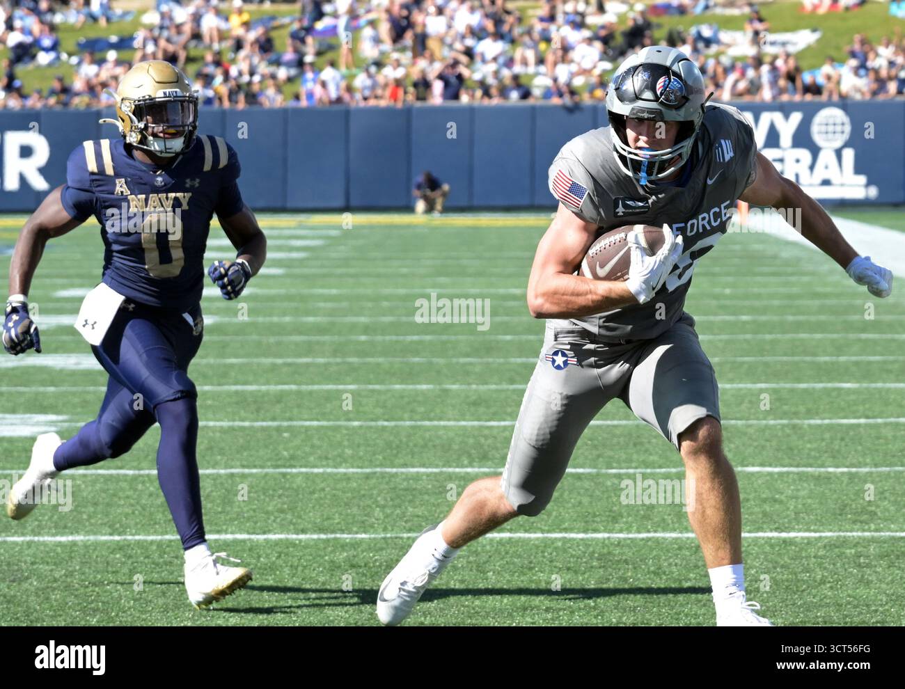 ANNAPOLIS, MD - OCTOBER 04: Air Force Falcons tight end Bruin ...