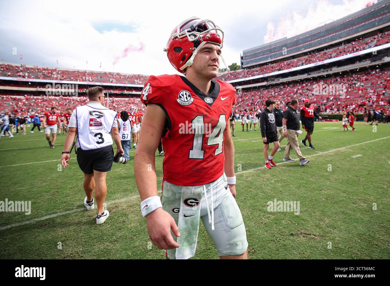 Georgia quarterback Gunner Stockton (14) walks off the field after an ...