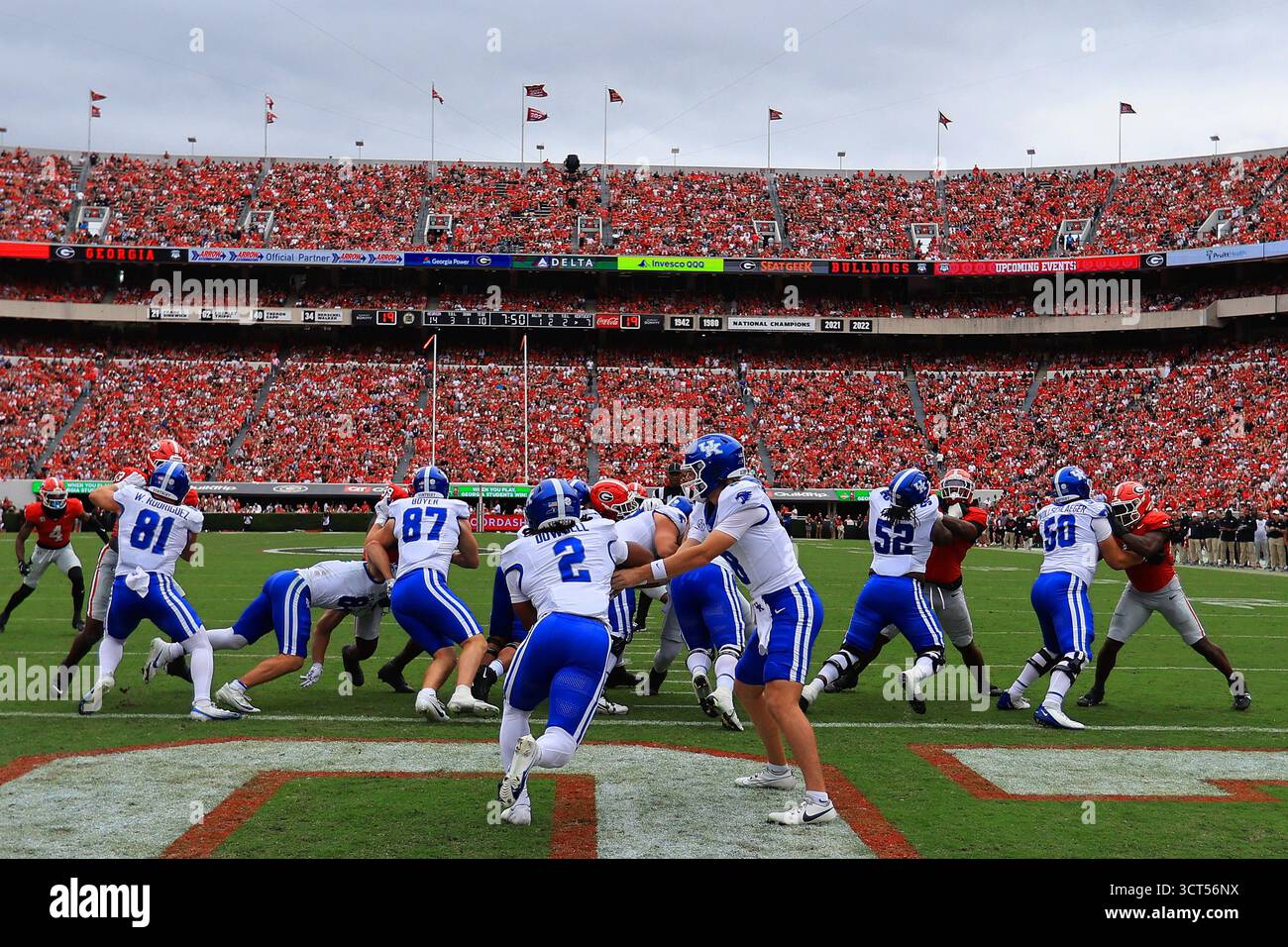 ATHENS, GA - OCTOBER 04: Quarterback Cutter Boley #8 of the Kentucky ...