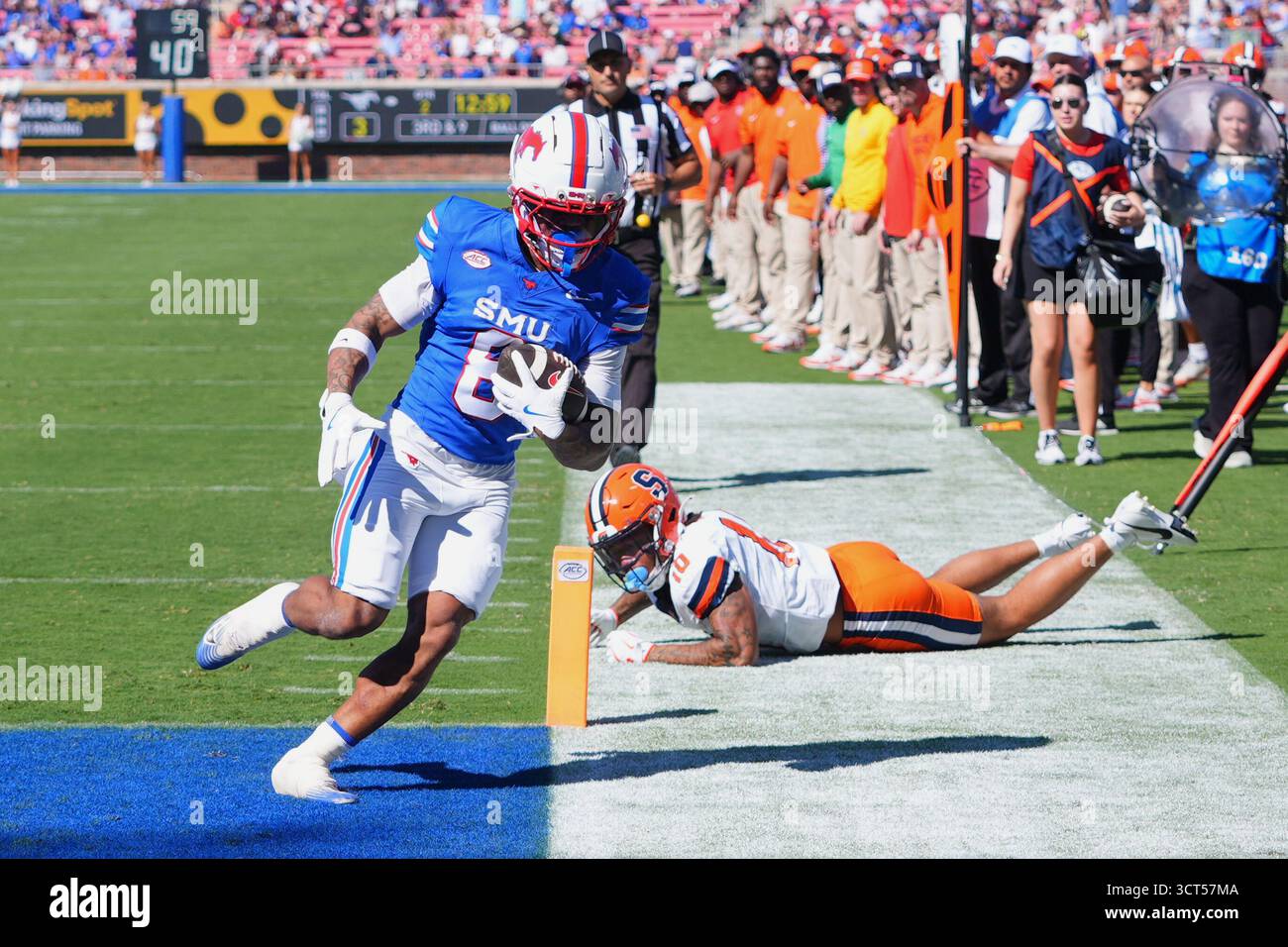 SMU running back Chris Johnson Jr. (6) scores a touchdown against ...