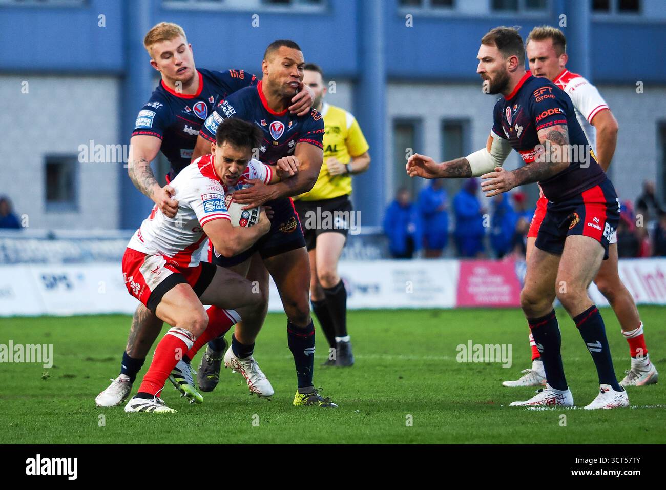 Hull, United Kingdom . 4 October, 2025. Pictured left to right, game ...