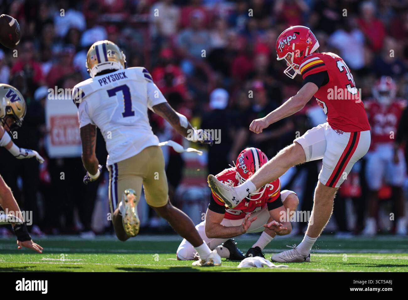 Maryland kicker Sean O'Haire, right,, with punter Bryce McFerson (34 ...