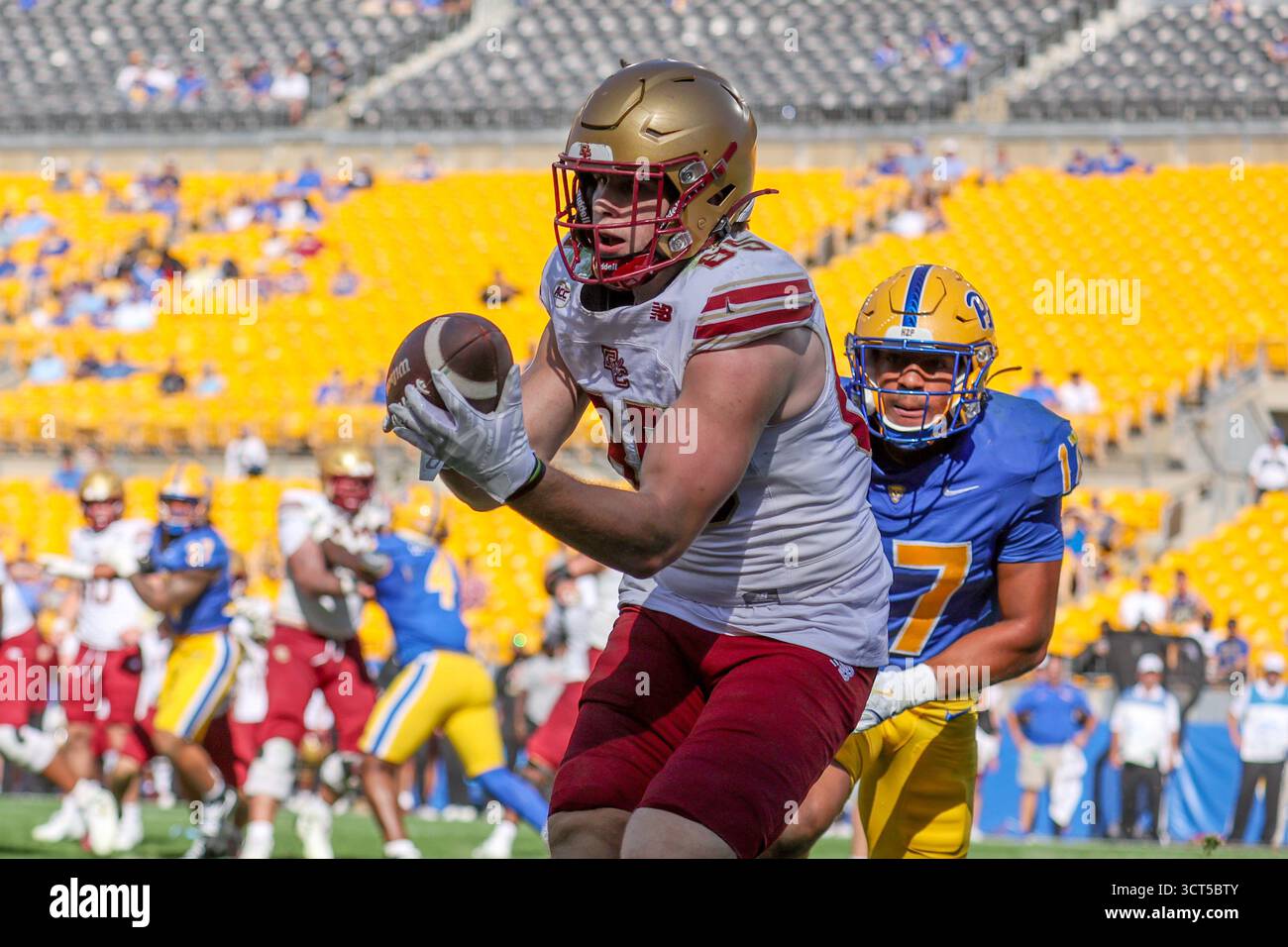 PITTSBURGH, PA - OCTOBER 04: Boston College Eagles tight end Kaelan ...