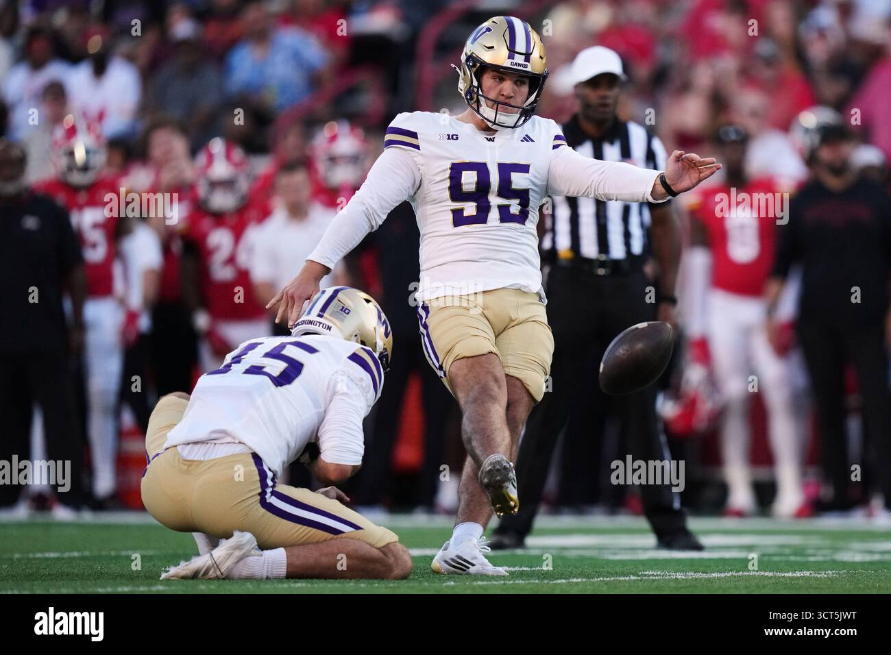 Washington kicker Grady Gross (95), with punter Luke Dunne, left ...