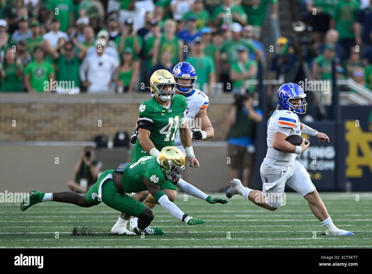 Boise State quarterback Maddux Madsen (4) rushes against Notre Dame's ...