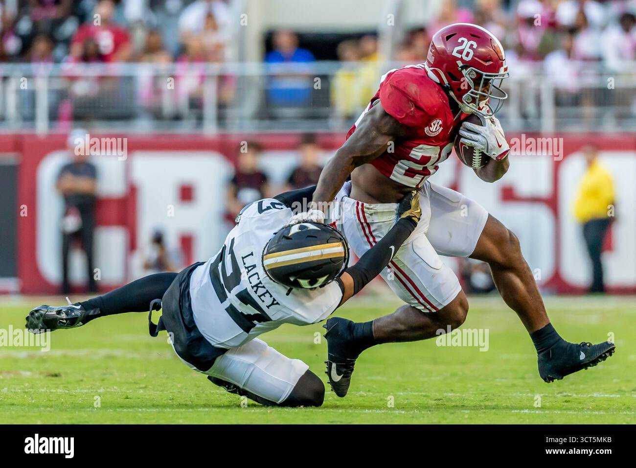 Alabama running back Jam Miller (26) runs the ball against Vanderbilt ...