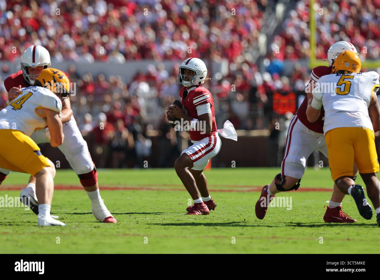 NORMAN, OK - OCTOBER 04: Oklahoma quarterback Michael Hawkins Jr. (3 ...