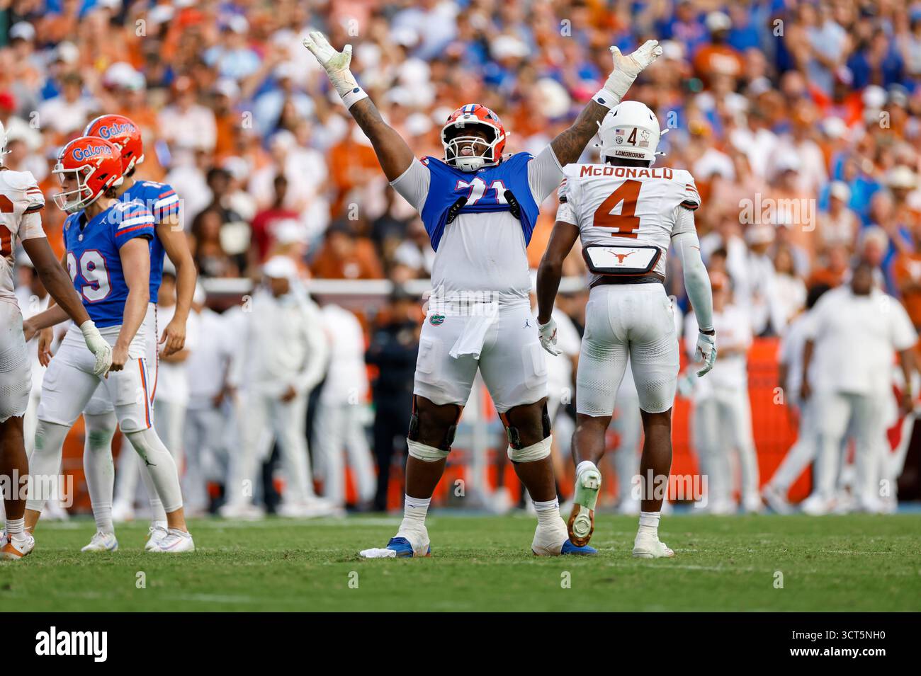 GAINESVILLE, FL - OCTOBER 04: Florida Gators offensive lineman Roderick ...