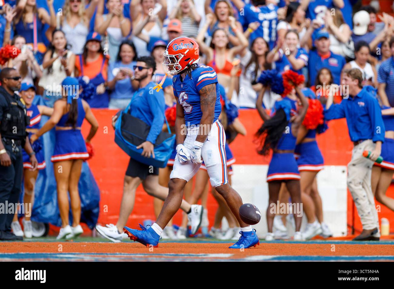 GAINESVILLE, FL - OCTOBER 04: Florida Gators wide receiver Dallas ...