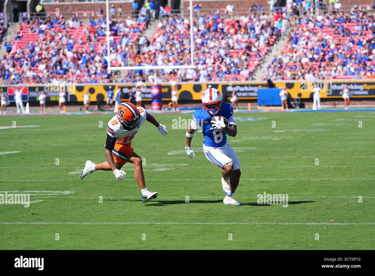 SMU running back Chris Johnson Jr. (6) breaks away to a touchdown ...