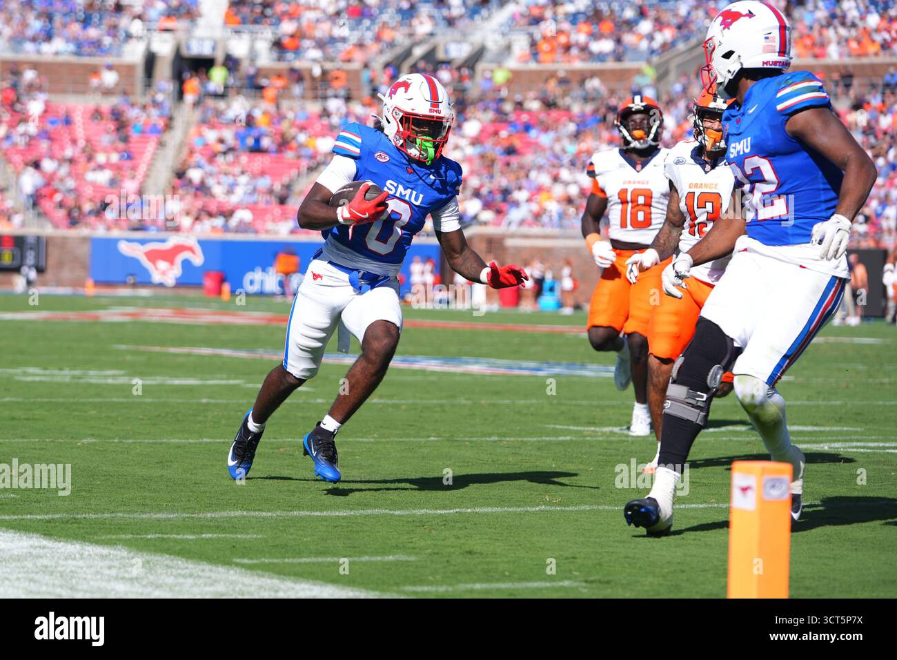SMU running back Derrick McFall (0) finds space to run for a touchdown ...