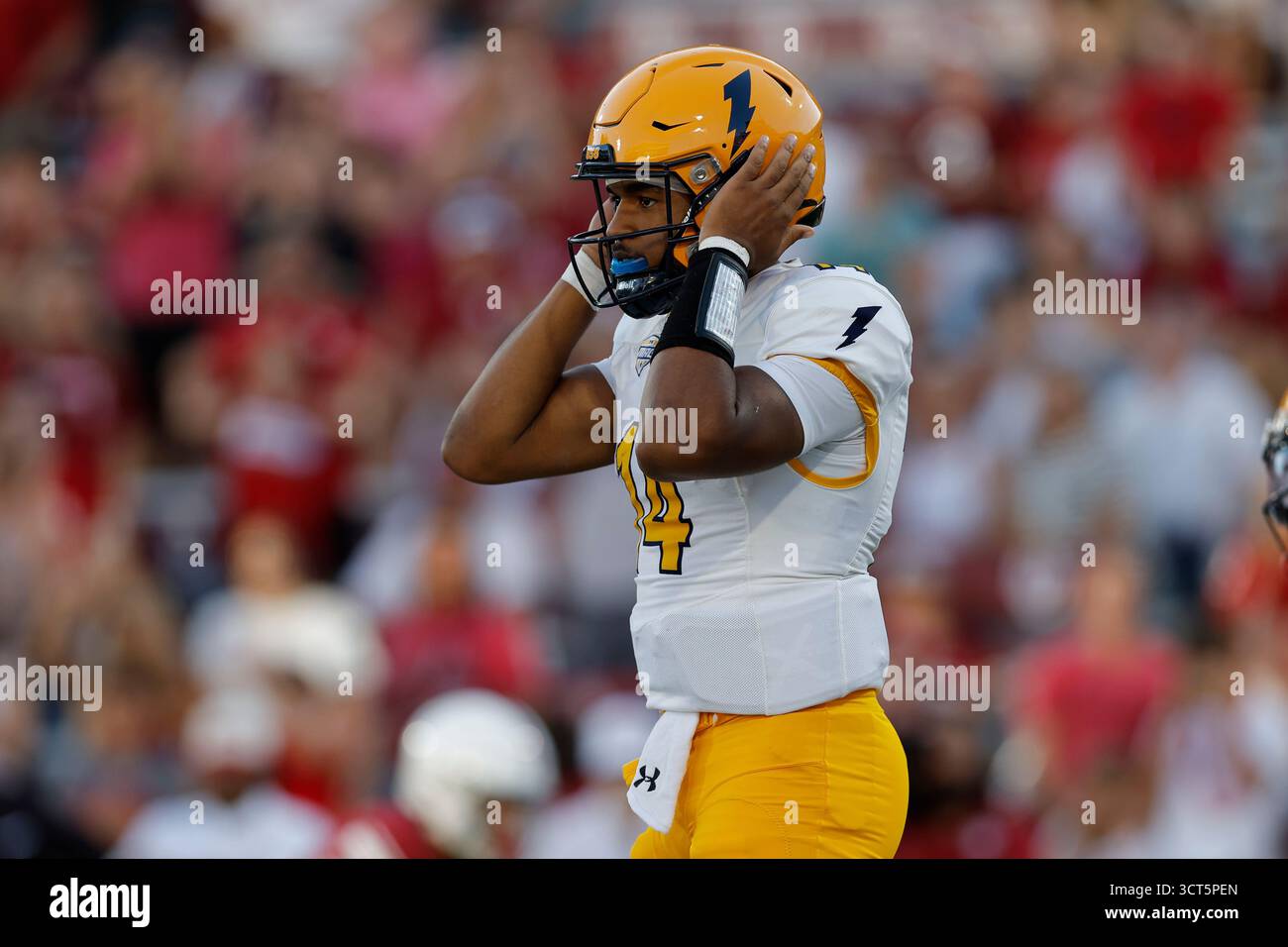 Kent State quarterback Deante Ruffin (14) attempts to drown out crowd ...