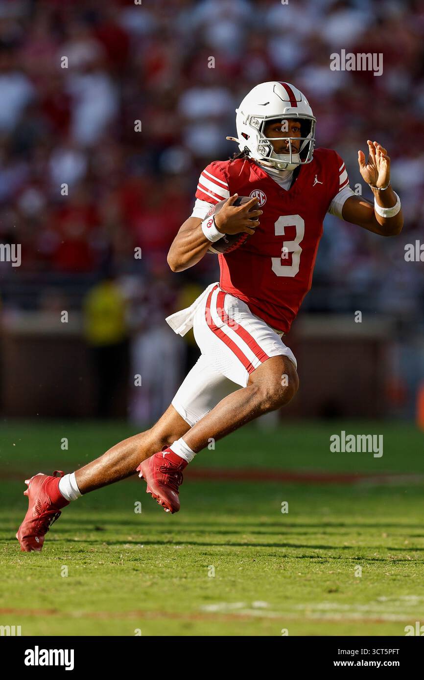 Oklahoma quarterback Michael Hawkins Jr. runs for a first down against ...