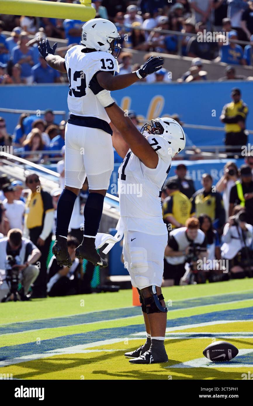 PASADENA, CA - OCTOBER 04: Penn State Nittany Lions running back ...