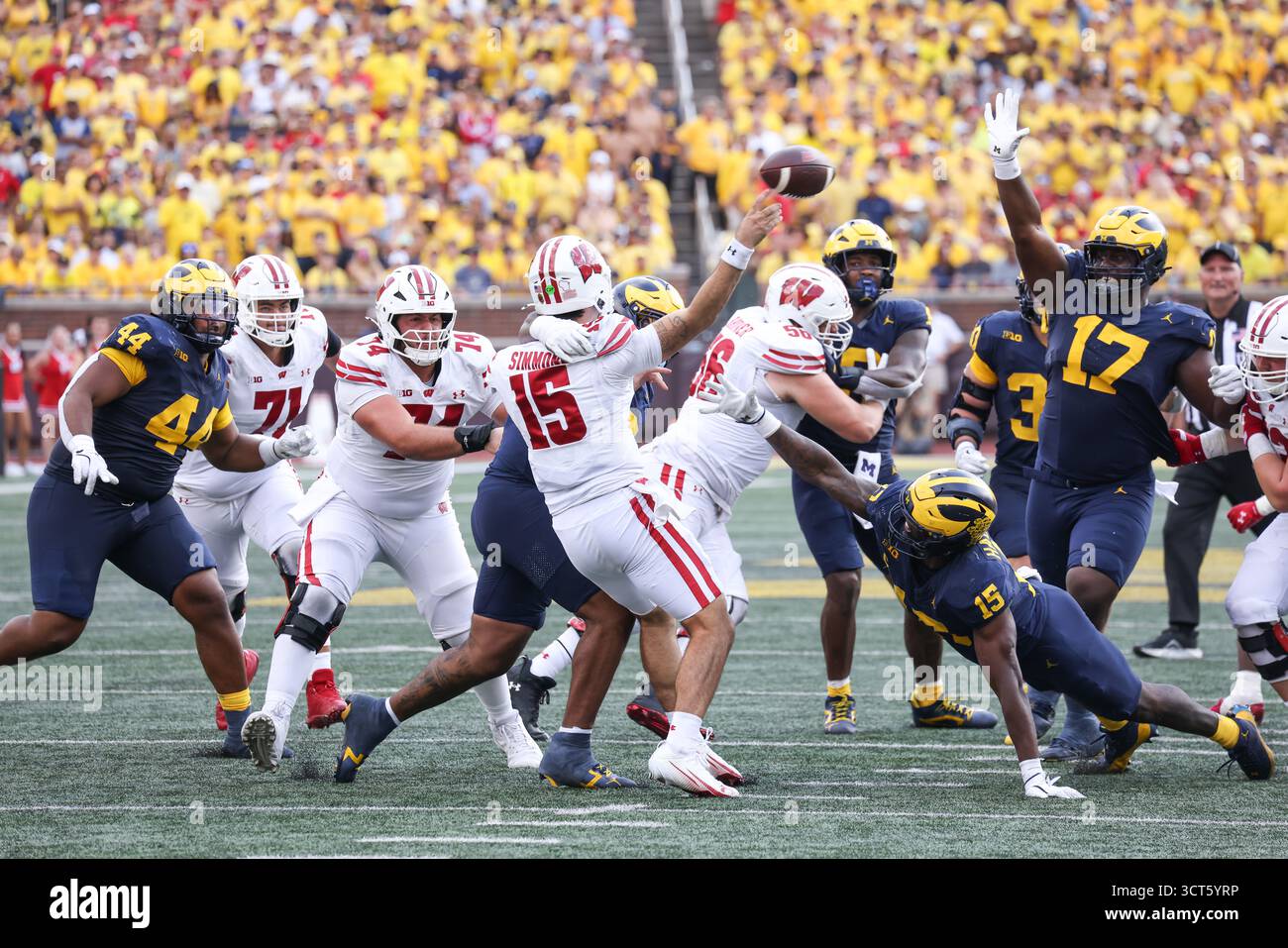 ANN ARBOR, MI - OCTOBER 04: Wisconsin Badgers quarterback Hunter ...