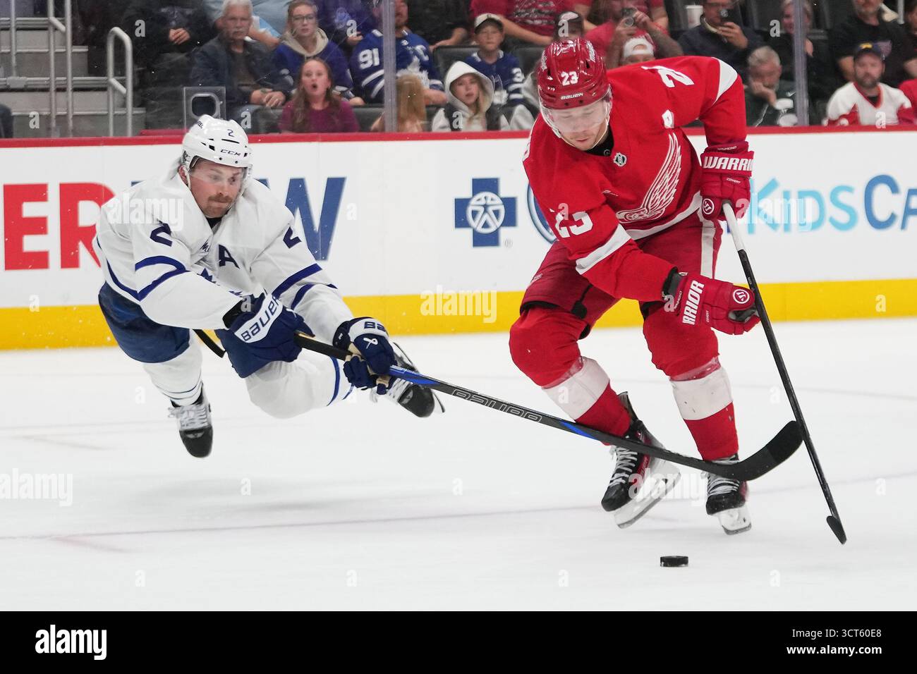 Toronto Maple Leafs defenseman Simon Benoit (2) tries to defend Detroit Red Wings left wing ...