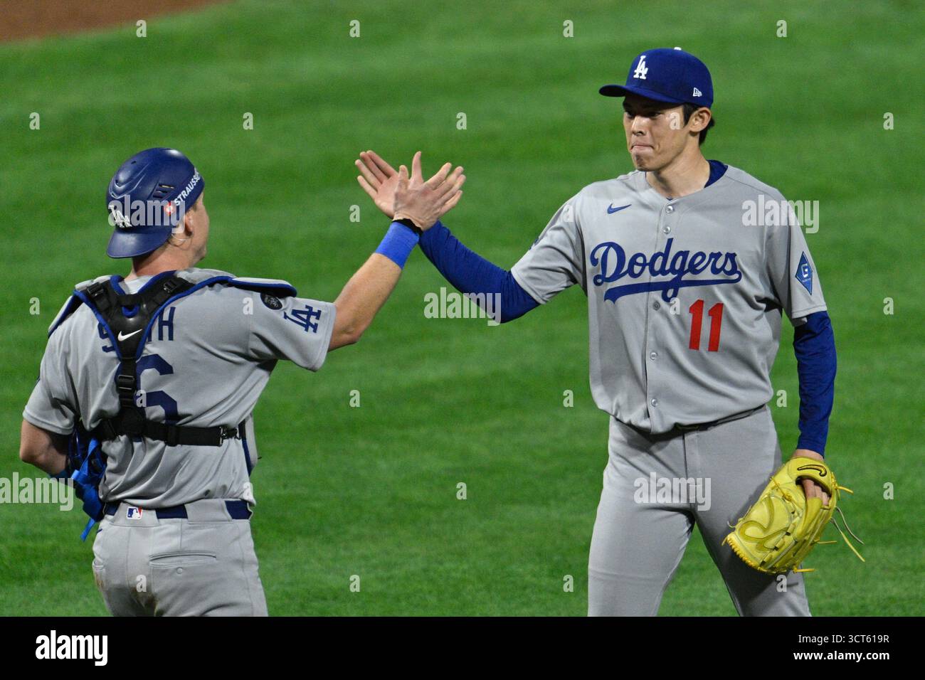 PHILADELPHIA, PA - OCTOBER 04: Los Angeles Dodgers catcher Will Smith ...