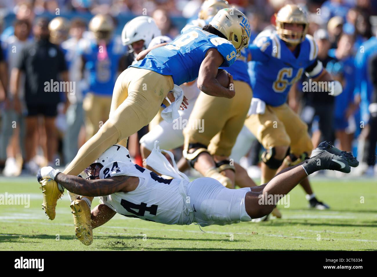 PASADENA, CA - OCTOBER 04: Penn State Nittany Lions linebacker Amare ...