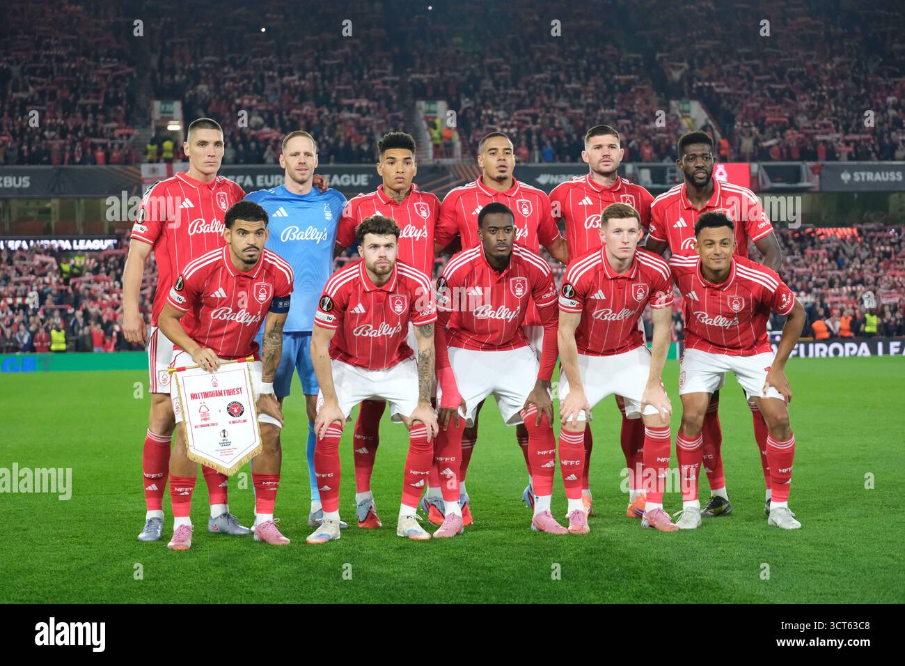 Nottingham, UK. 02nd Oct, 2025. Nottingham Forest team prior to kick ...