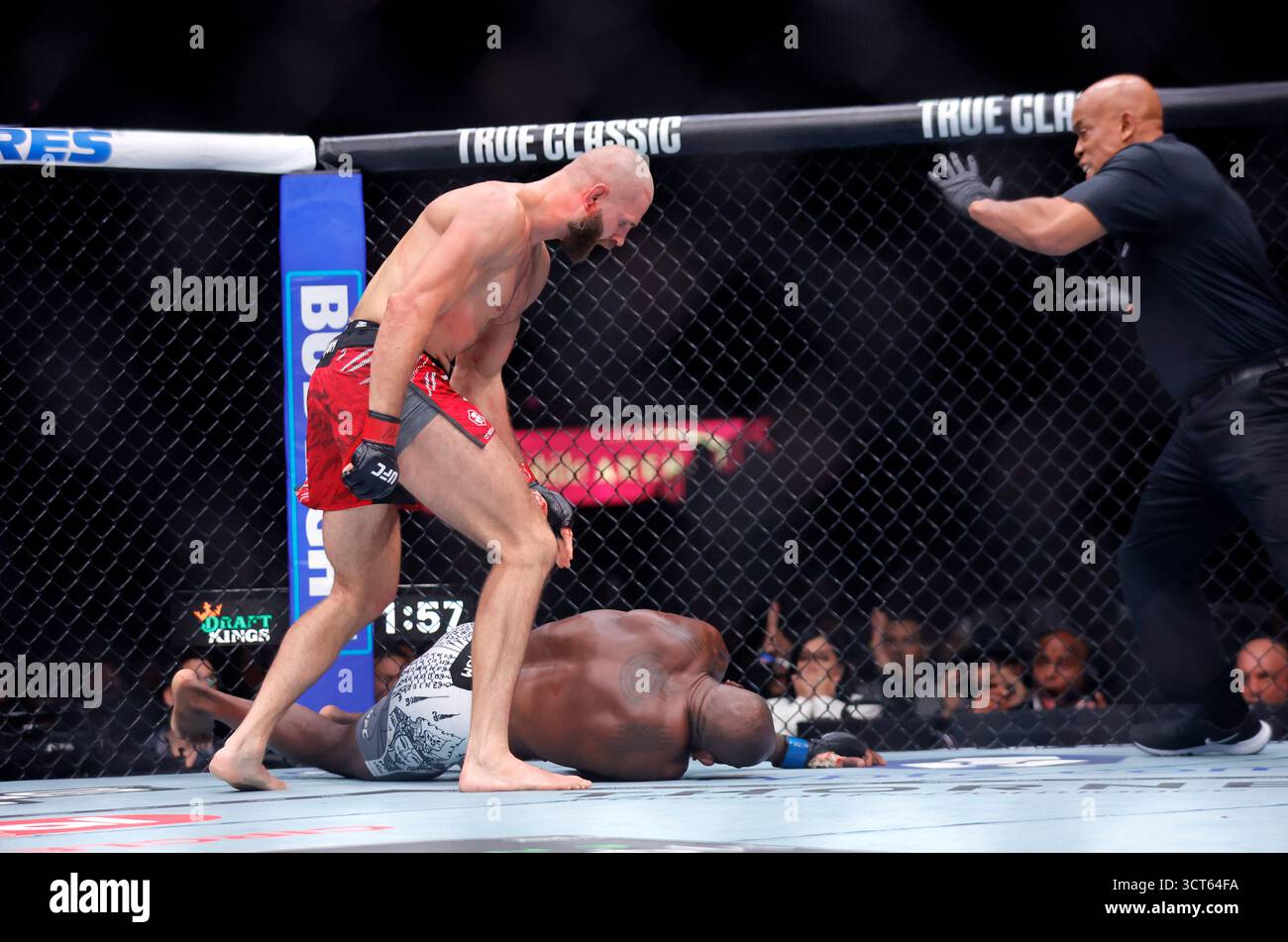 Jiri Prochazka, top left, of Czechia, knocks out Khalil Rountree Jr ...