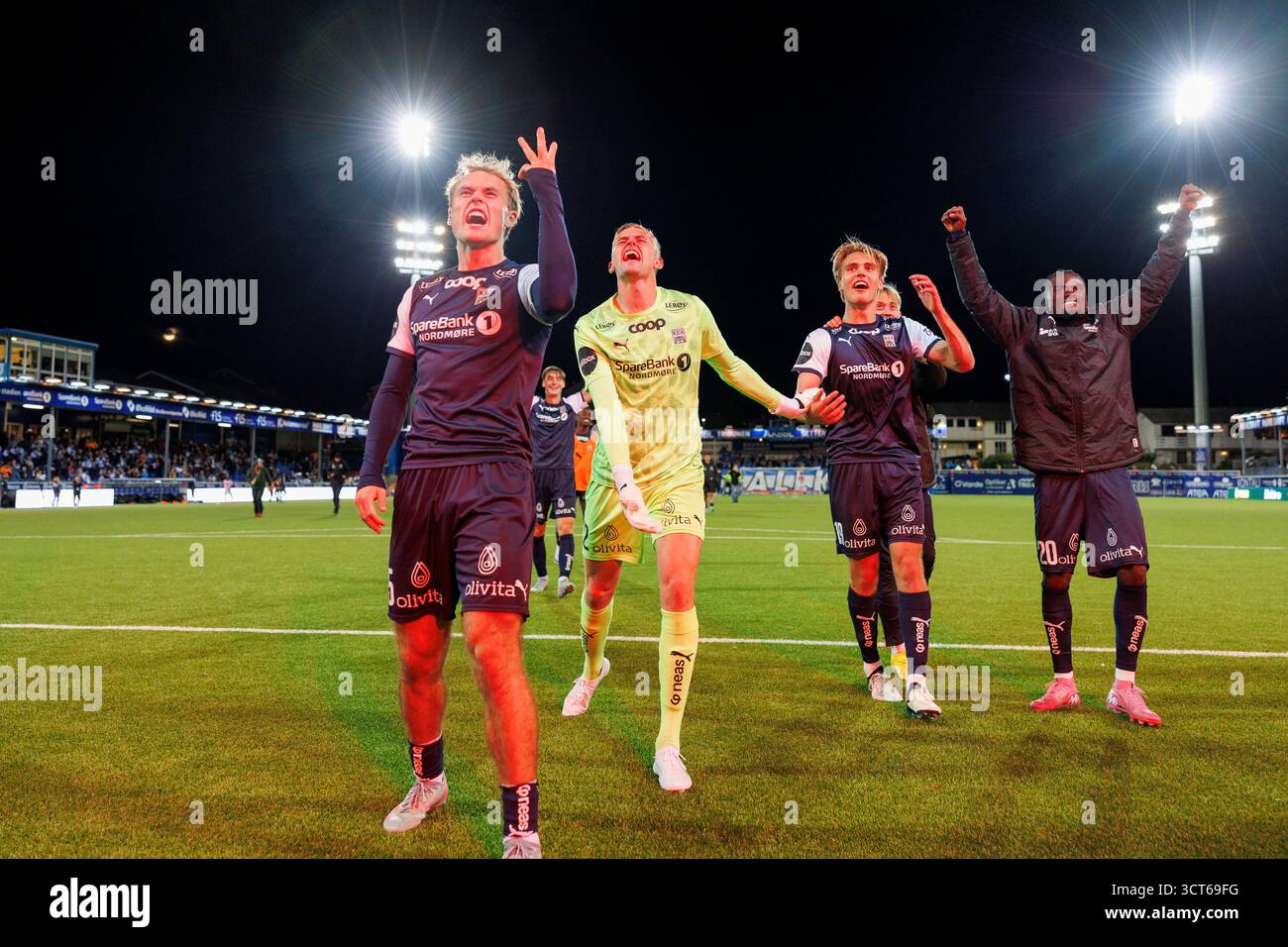 Kristiansund 20251004. Kristiansund's Mikkel Rakneberg (left ...