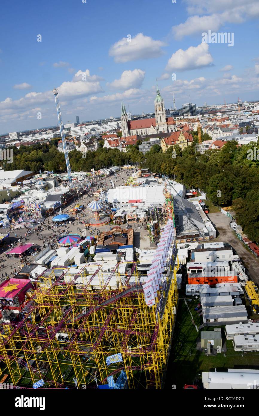 Muenchen 02.10.2025 Theresienwiese Oktoberfest Wiesn Festzelte ...