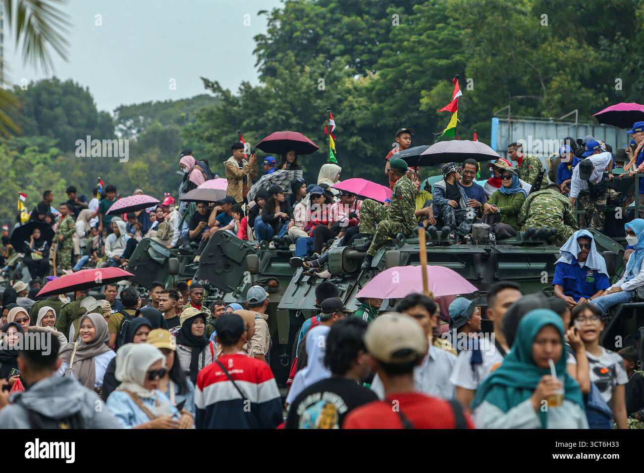 Indonesian military tni personnel hi-res stock photography and images ...