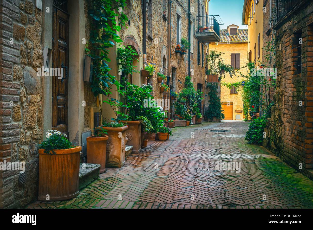 Stunning orderly street view hi-res stock photography and images - Alamy