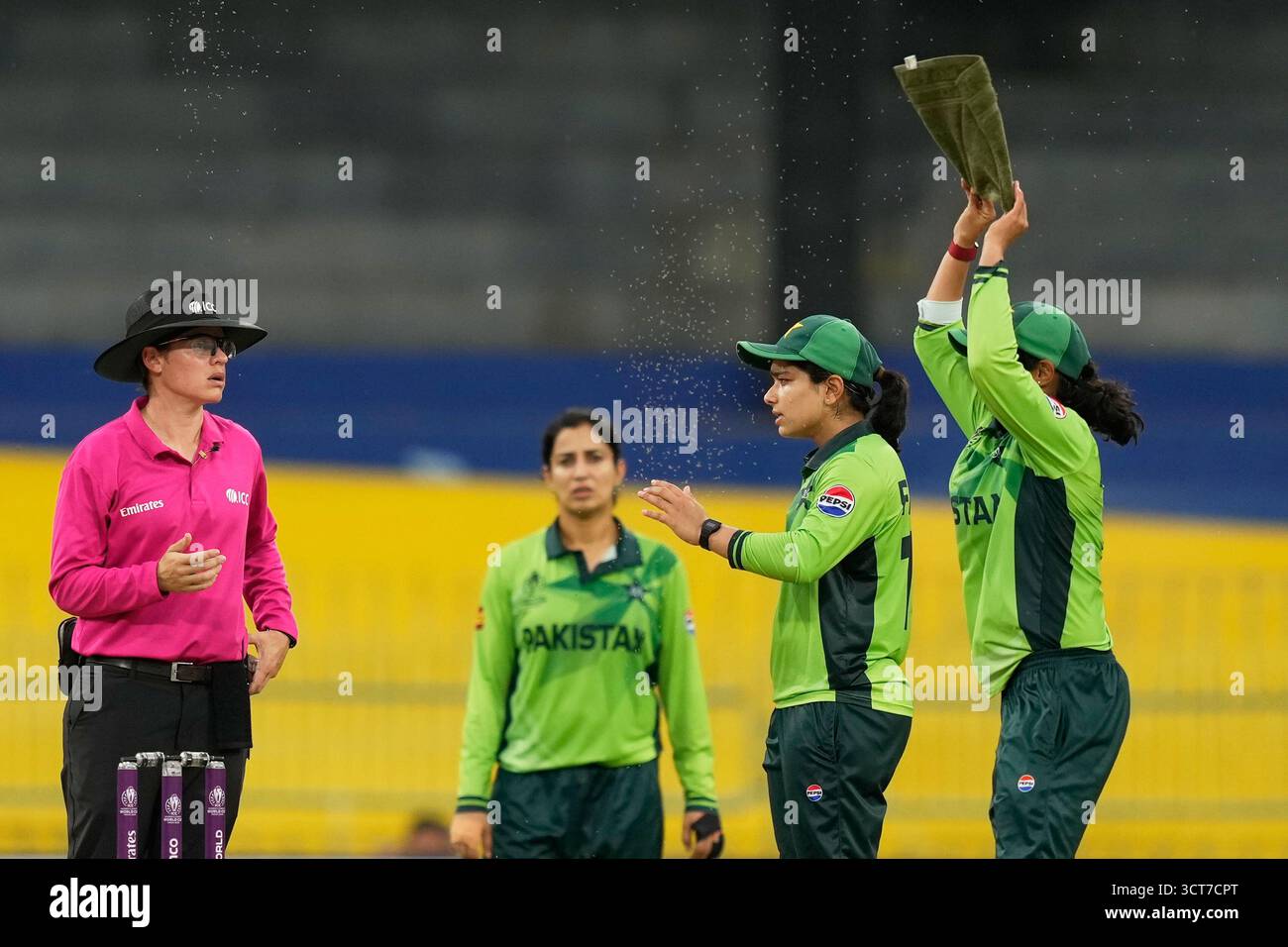 Pakistan's captain Fatima Sana complaints about bugs flying over the ...