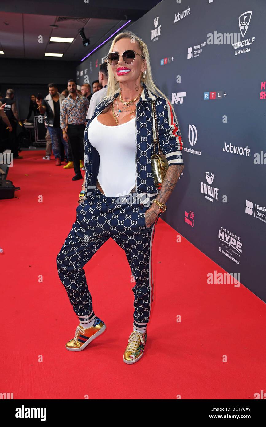 Gina-Lisa Lohfink - THE ULTIMATE HYPE in der Rudolf-Weber-Arena in ...