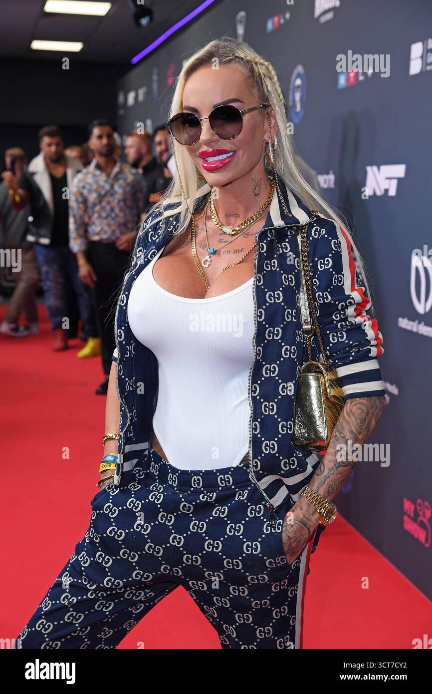 Gina-Lisa Lohfink - THE ULTIMATE HYPE in der Rudolf-Weber-Arena in Oberhausen am 04.10.2025 ...