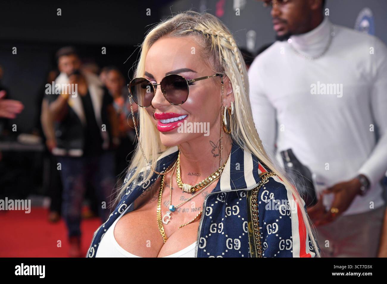 Gina-Lisa Lohfink - THE ULTIMATE HYPE in der Rudolf-Weber-Arena in Oberhausen am 04.10.2025 ...