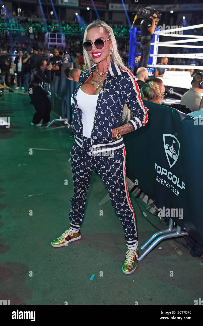 Gina-Lisa Lohfink - THE ULTIMATE HYPE in der Rudolf-Weber-Arena in ...