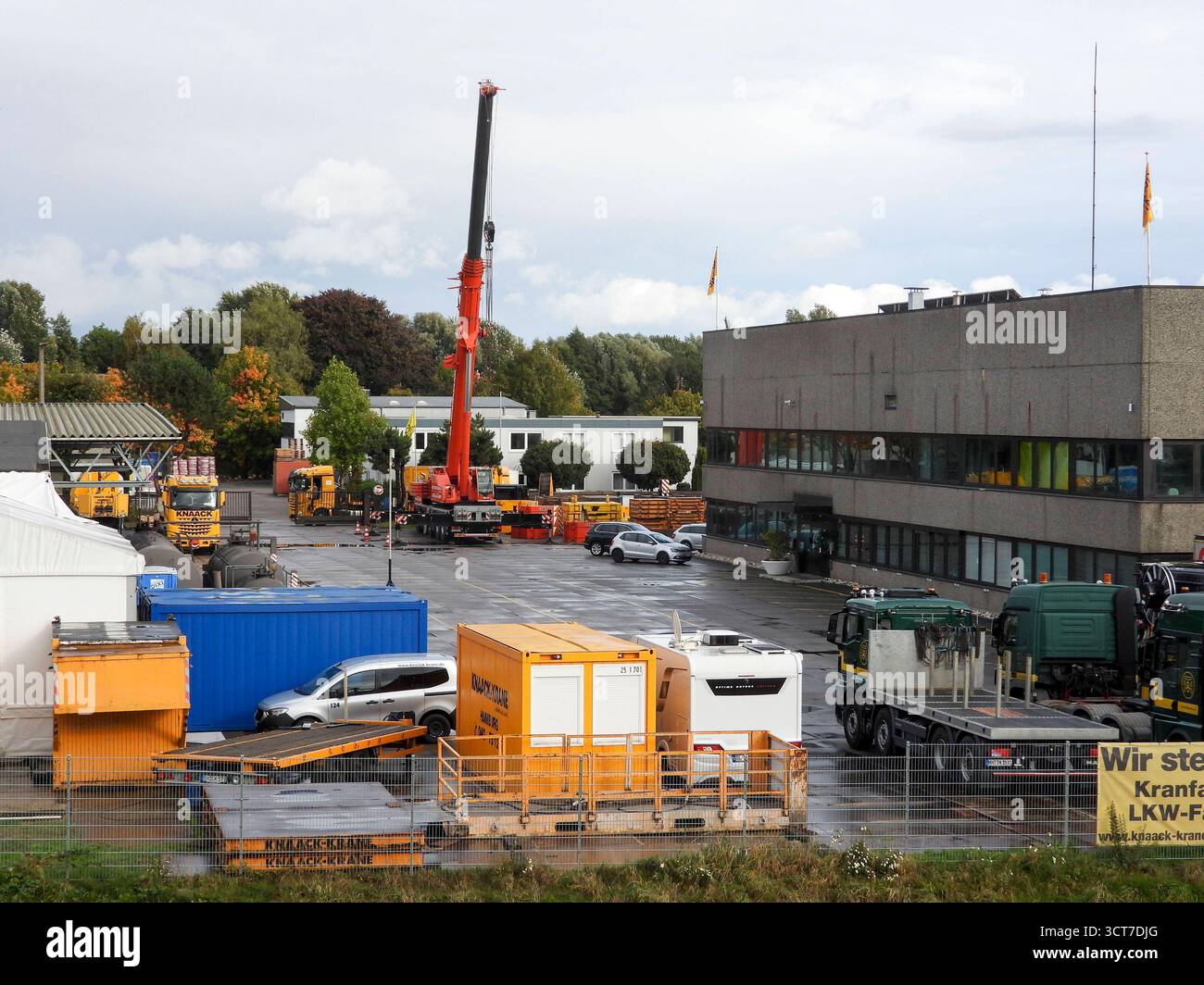cntv Betriebsplatz Uebersicht Krahn LKW Logo gelb schwarz . Die ...