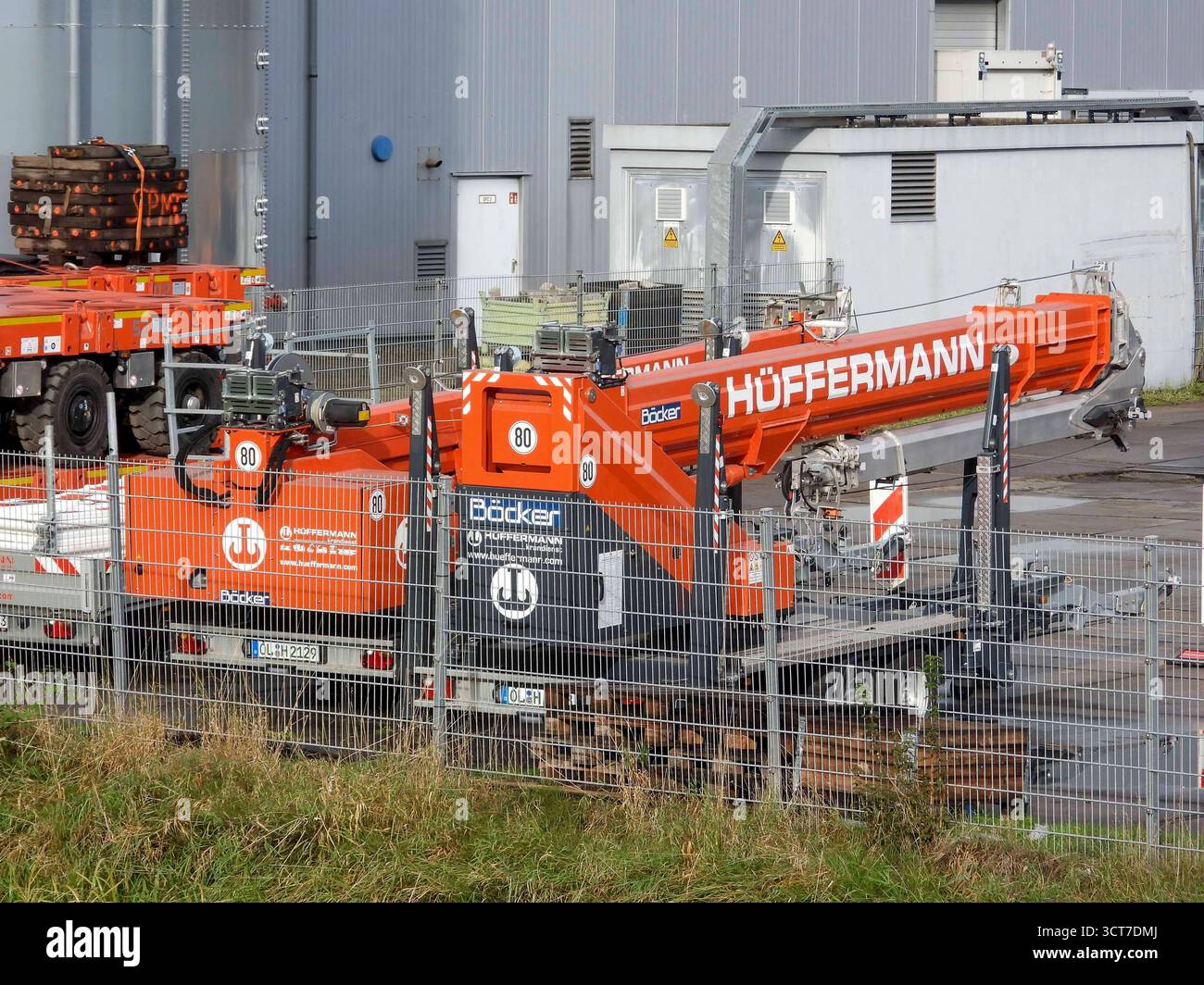 cntv Betriebsplatz Uebersicht Krahn LKW Logo gelb schwarz . Die ...