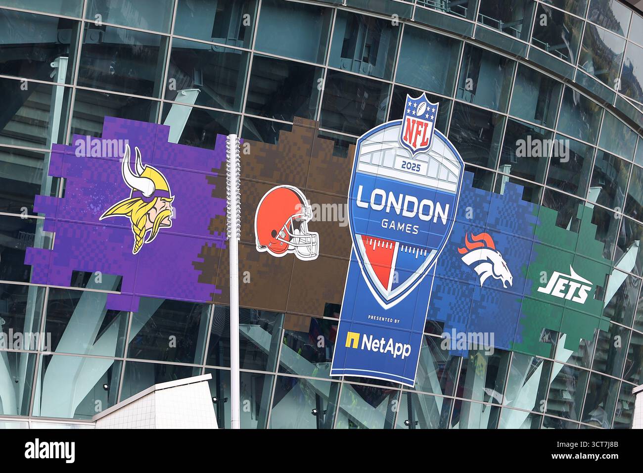 Tottenham Hotspur Stadium, London, UK. 5th Oct, 2025. NFL UK Football ...