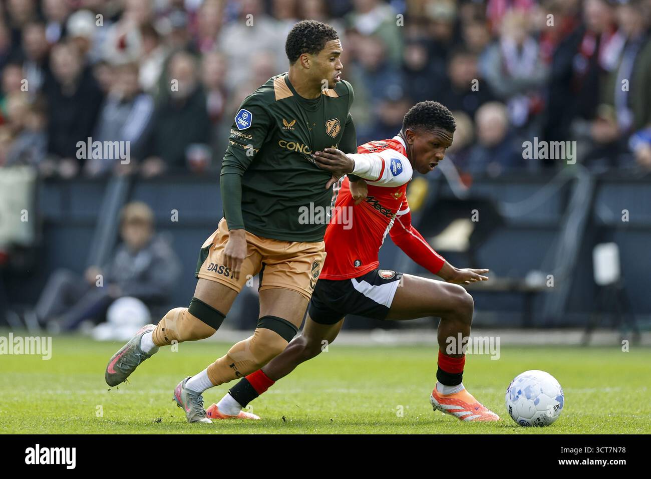 ROTTERDAM - (l-r) Adrian Blake of FC Utrecht, Givairo Read of Feyenoord ...