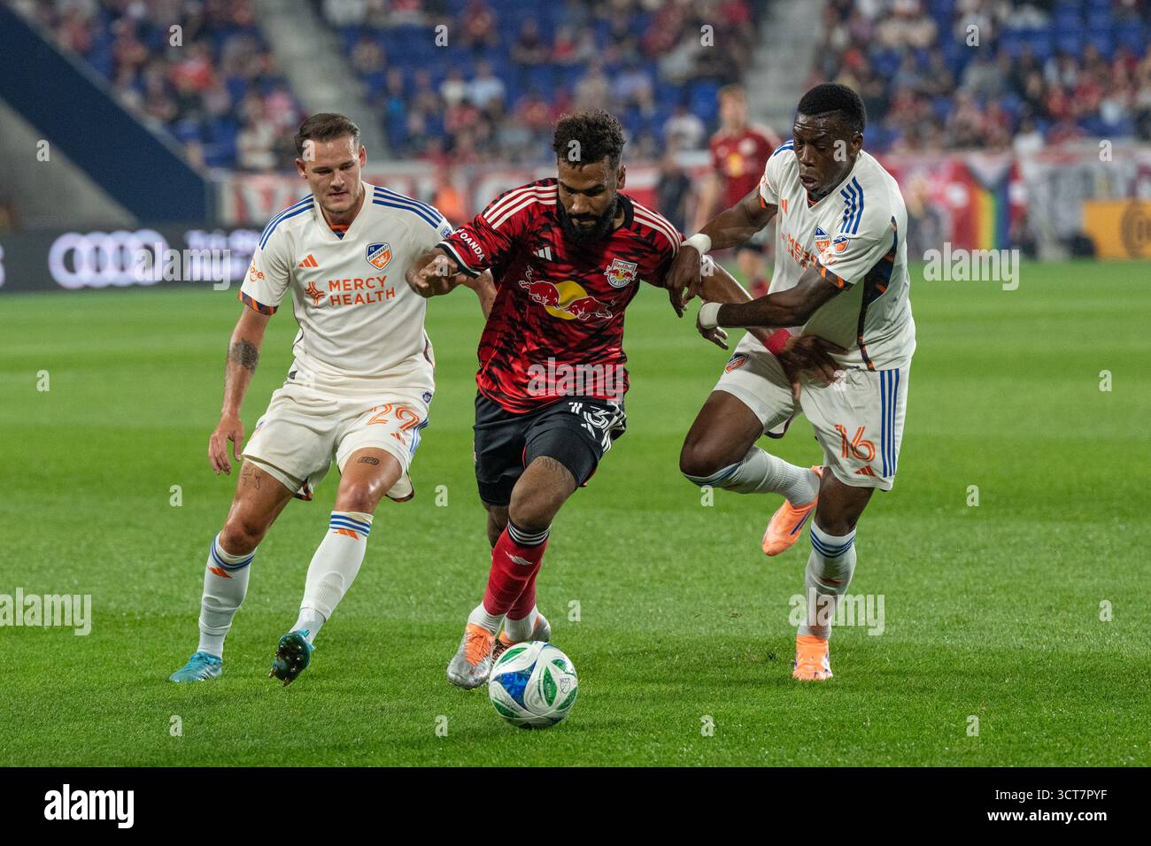 Eric Maxim Choupo-Moting (13) of Red Bulls controls ball during MLS ...