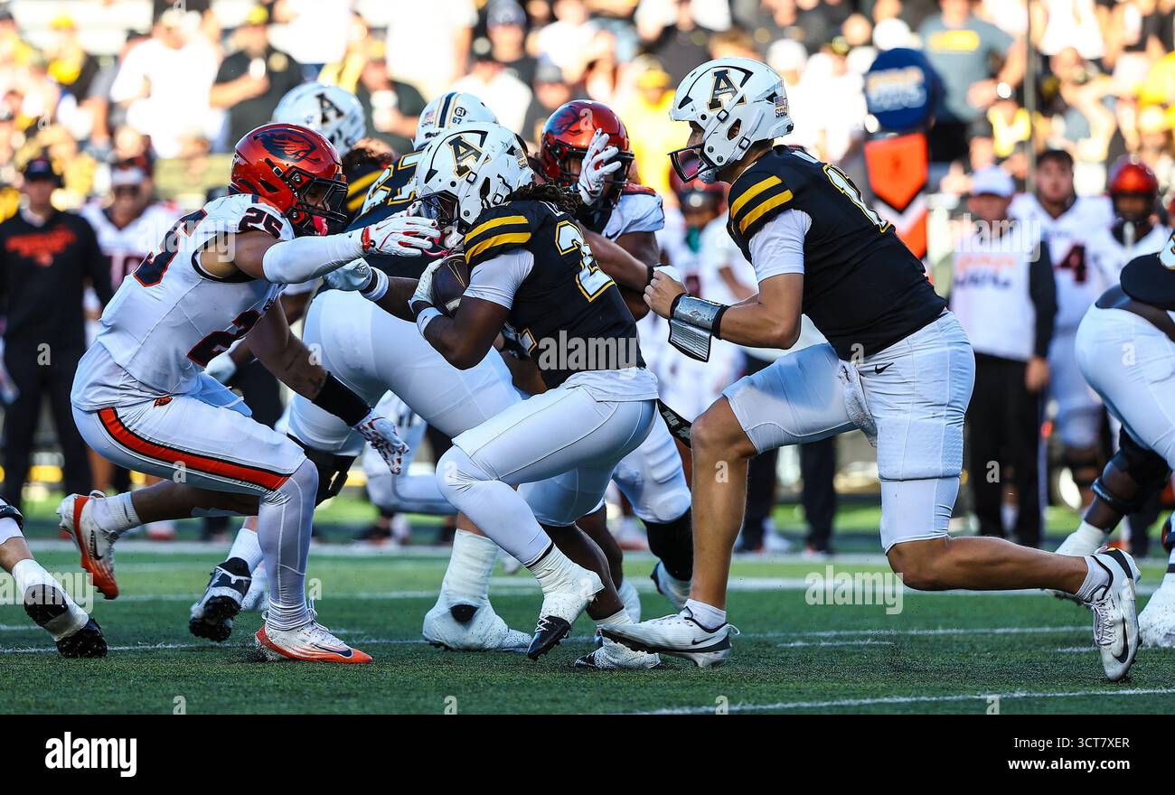 October 4, 2025: Oregon State linebacker Nikko Taylor (25) tackles App ...