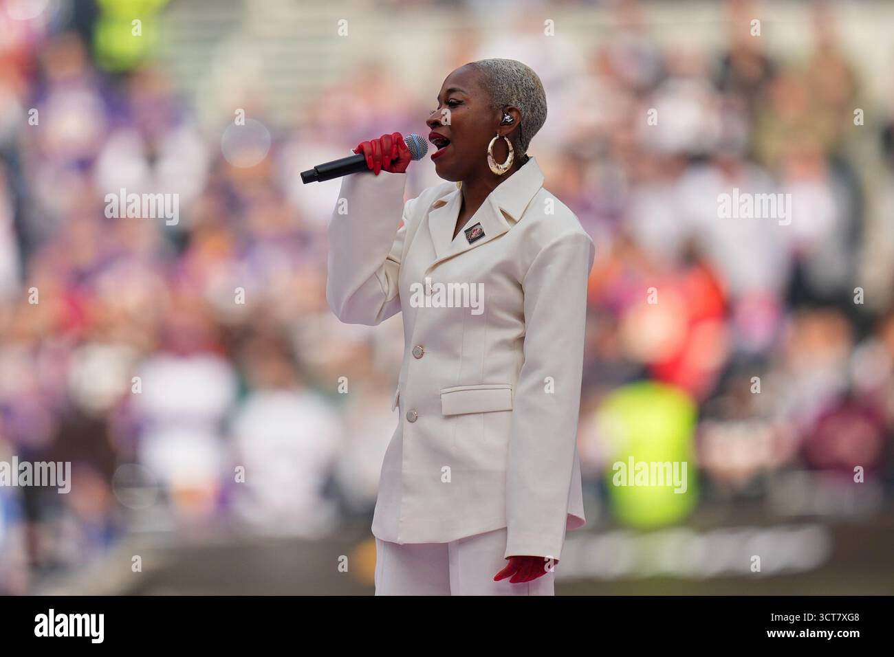 Kimberly Nichole sings the US national anthem ahead of the NFL game ...
