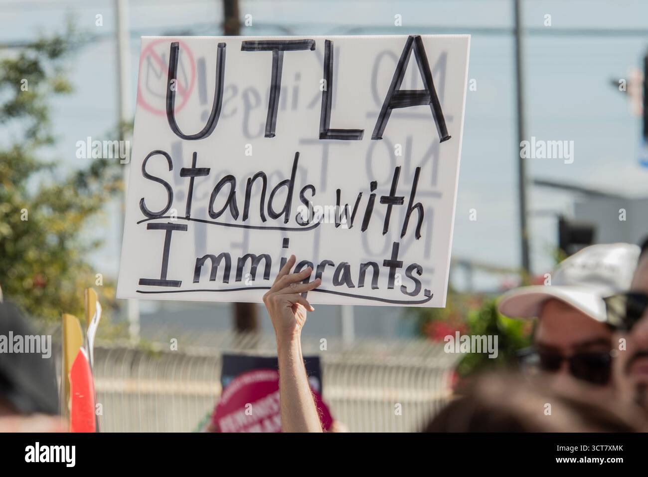 Pro-immigrant leaders marched with the community departing from the 6th ...