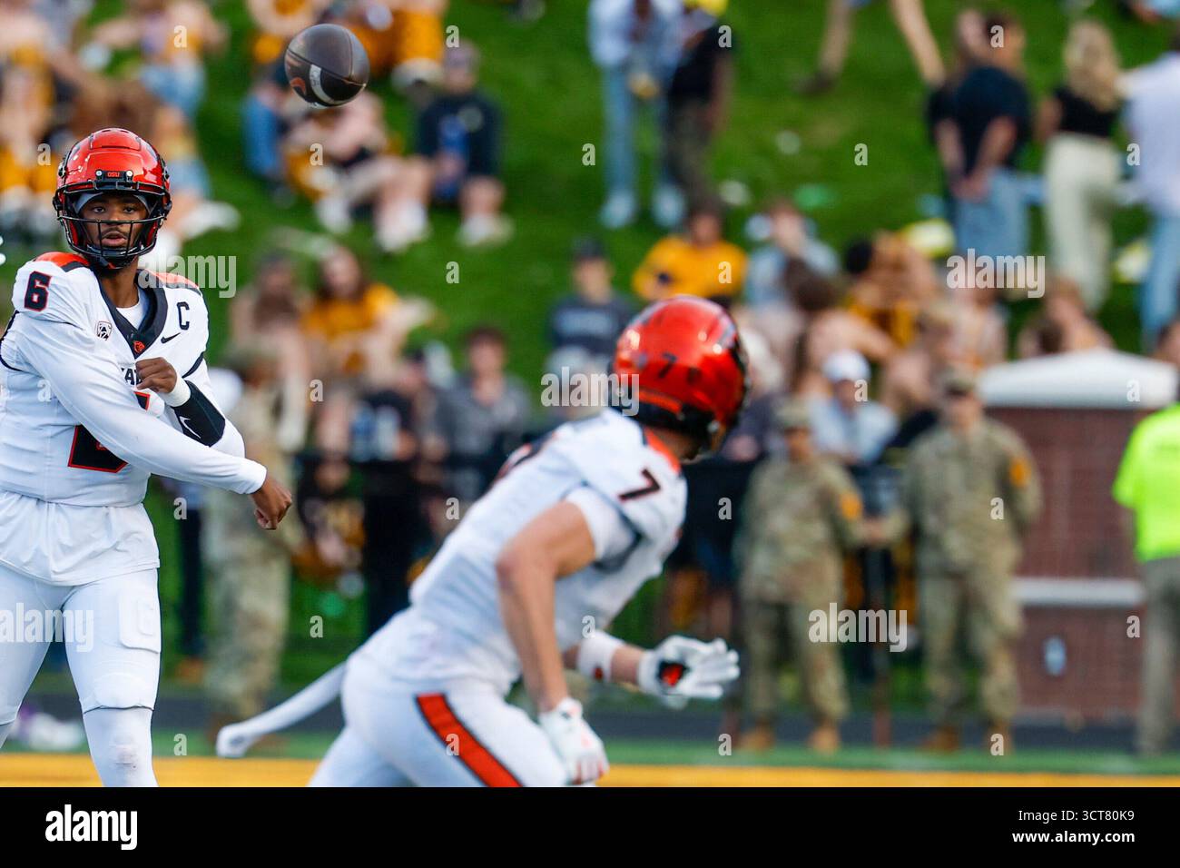Oregon State quarterback Maalik Murphy (6) passes to wide receiver ...