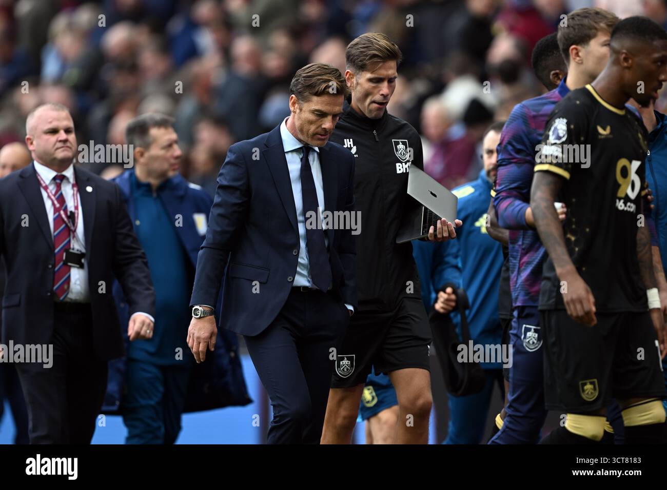 Burnley manager Scott Parker (centre) at half time during the Premier ...