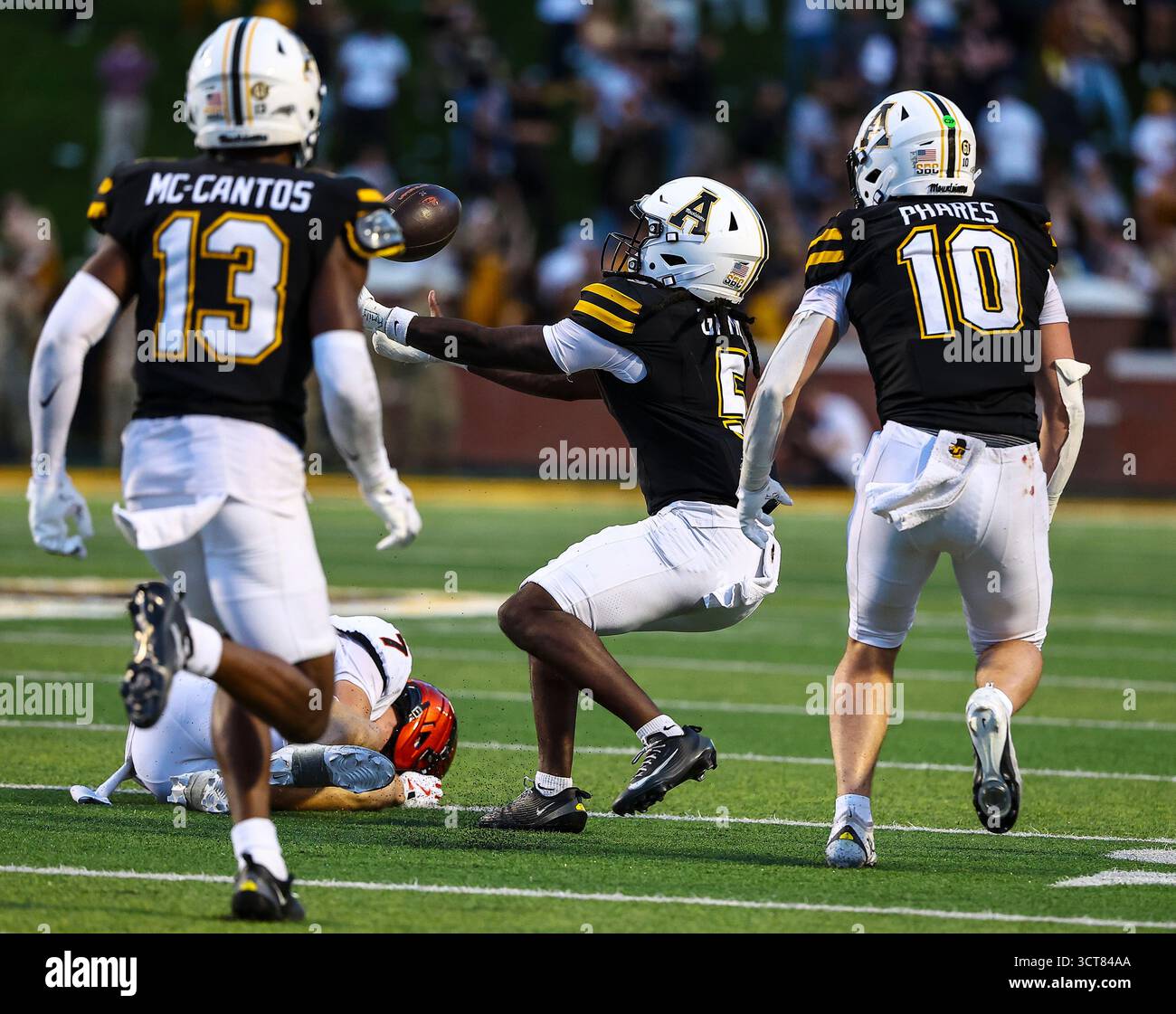 October 4, 2025: App State defensive back Zyeir Gamble (5) making ...