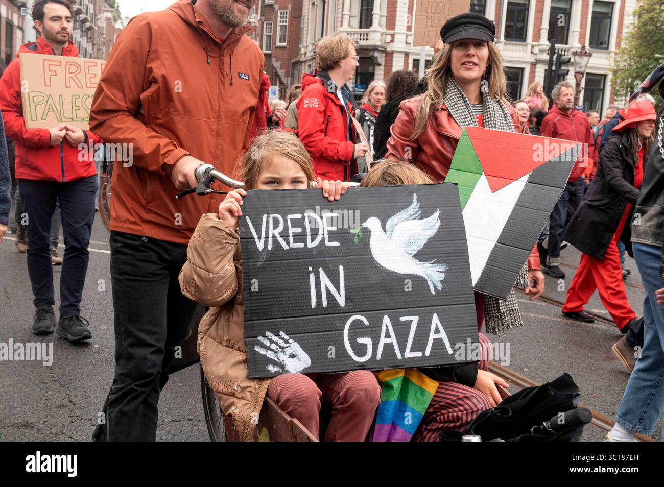 Amsterdam The Netherlands 5th October 2025 Rode lijn protest. Red line ...