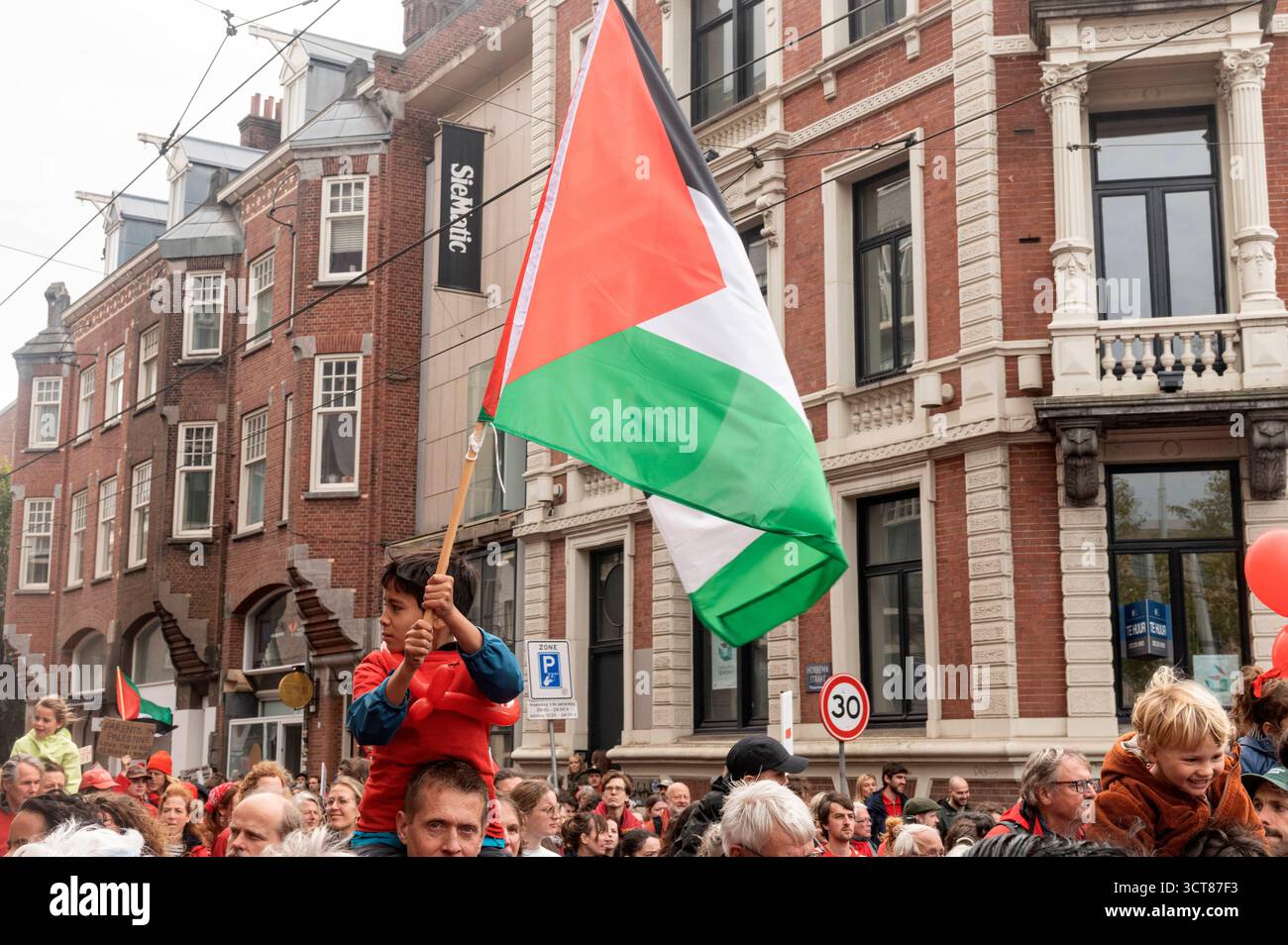 Amsterdam The Netherlands 5th October 2025 Rode lijn protest. Red line ...